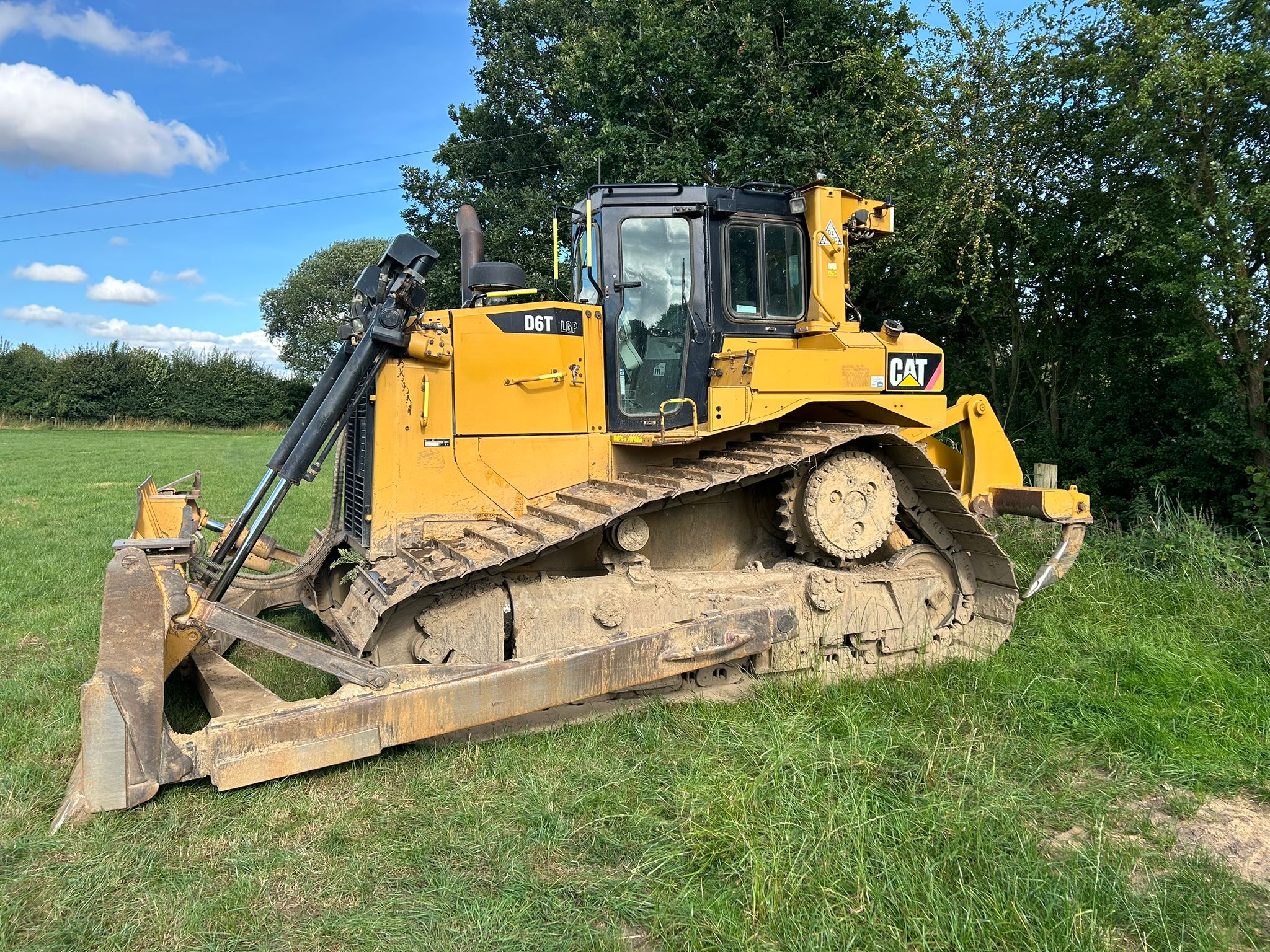 Caterpillar D6T LGP – Williams Plant Sales Ltd